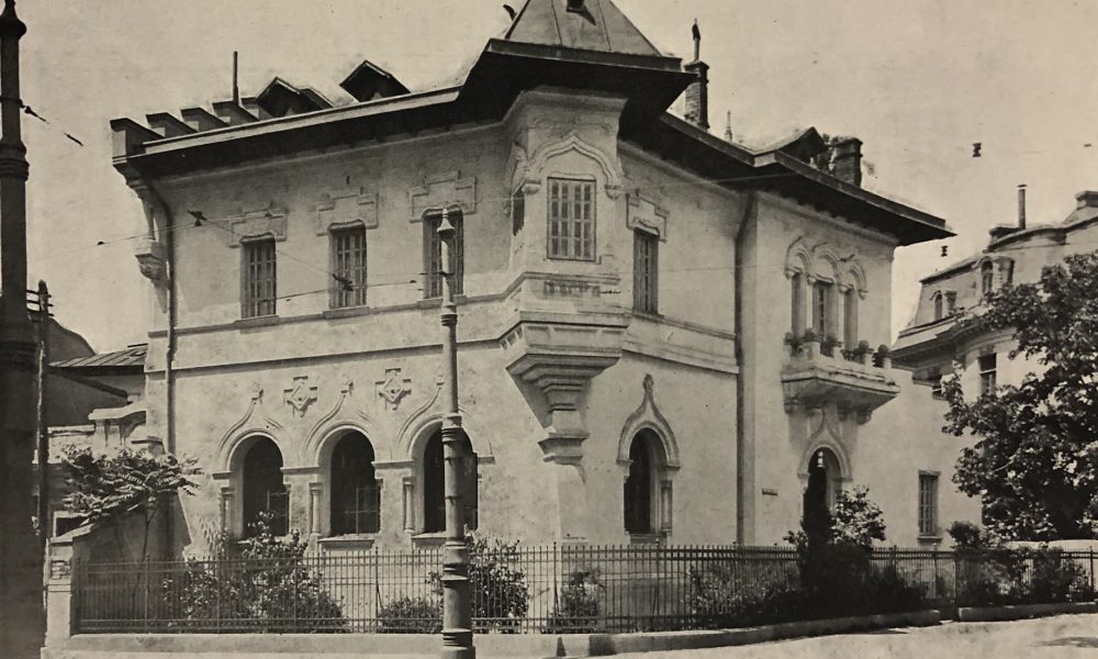 Povestea fascinantă a casei părăsite din Piața Romană spusă de cel care ...
