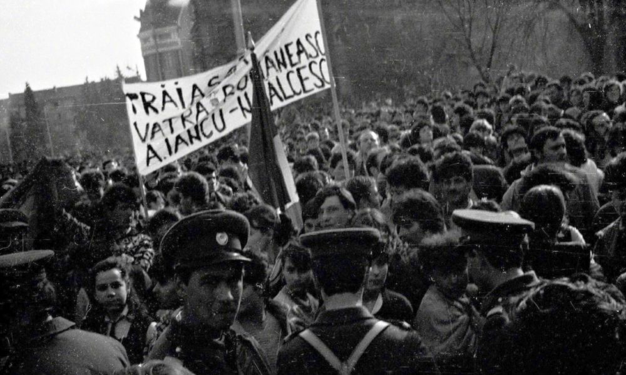 Târgu Mureș, martie 1990. Rolurile lui Kincses Elod, dinamovist cu ...